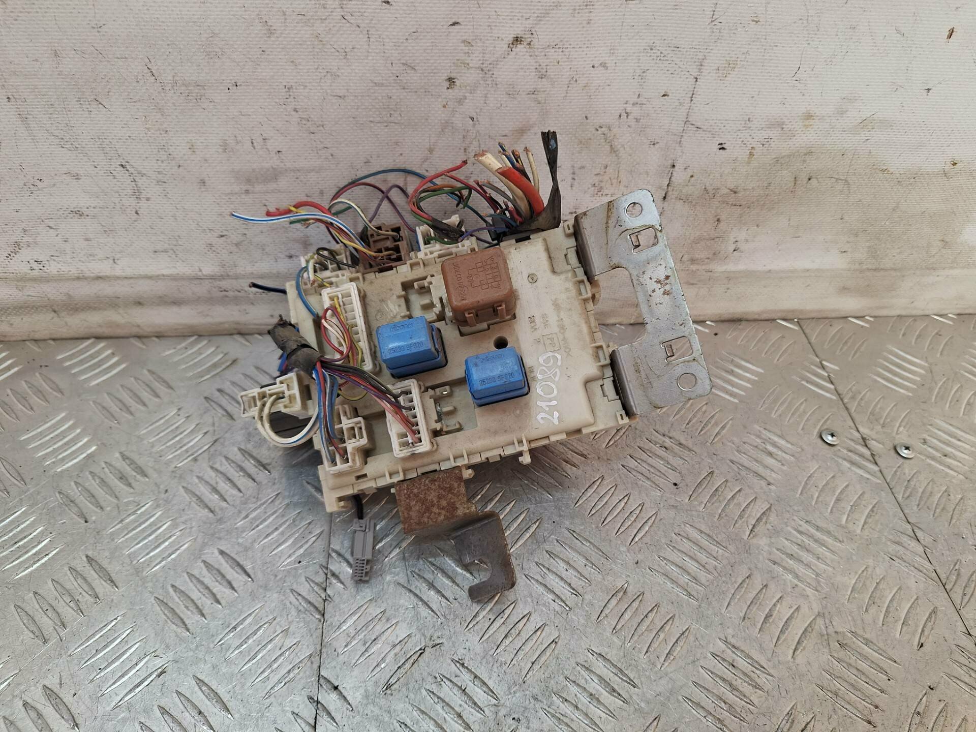 Блок предохранителей Nissan Almera Tino V10 рест. 2004 0930033