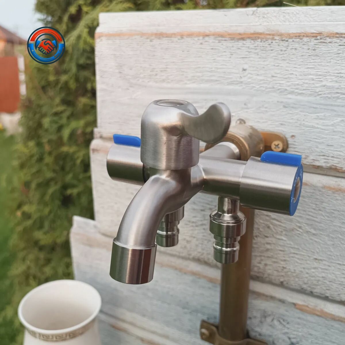 Кран водоразборный тройной Самолет, нержавеющая сталь 1/2", три независимых выхода, садовый кран с двумя штуцерами под шланг и аэратором, универсальное подключение для полива и быта