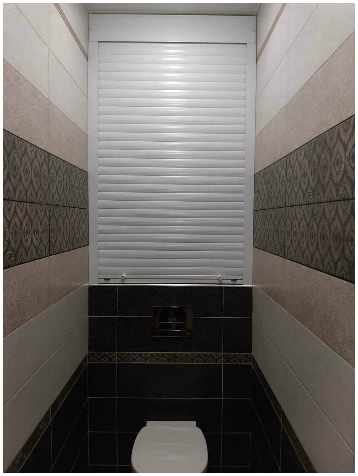 Рольставни в санузел 750х1100 белые( сантехнические) на механическом управлении