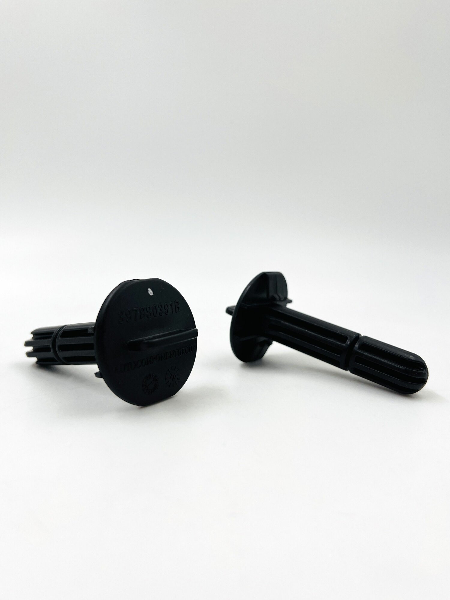 Штифт крепления радиатора подходит для Лада Веста, X-ray комплект 2 шт