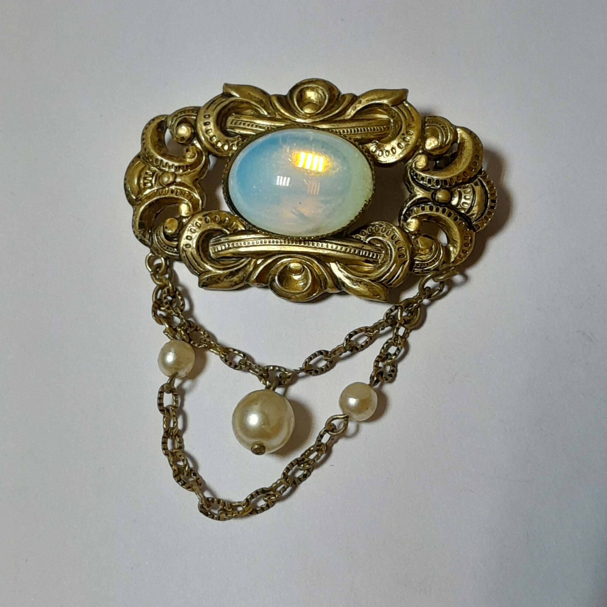 Брошь 5х6 см, лунный камень, имитация жемчуга, винтаж, Чехословакия.