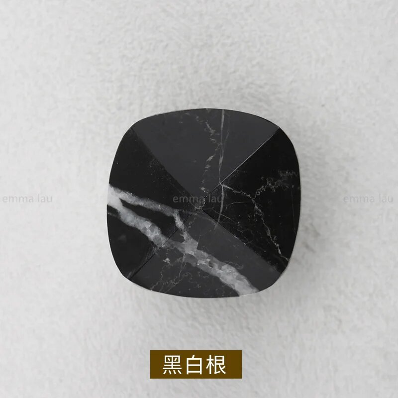 Латунные ручки для шкафов из мрамора quadrangle black