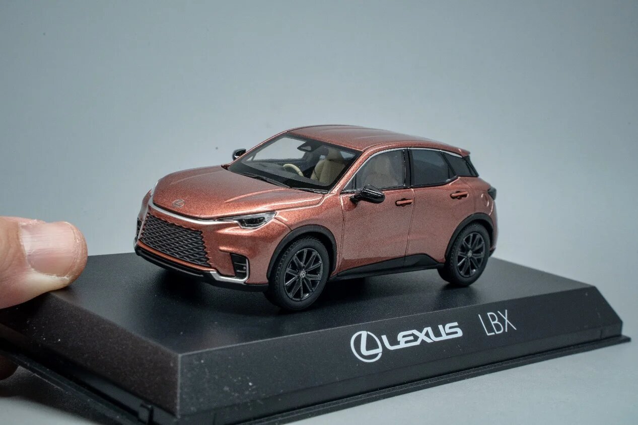 Kyosho 1:43 Lexus LBX Bronze color