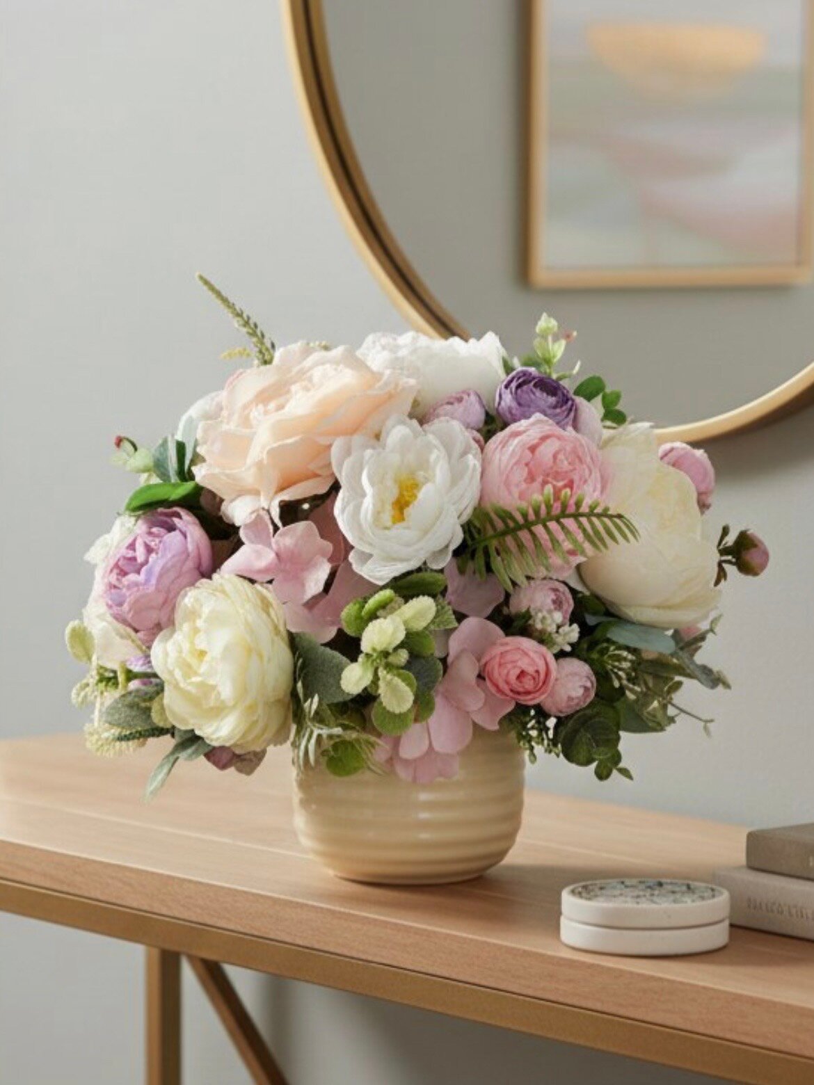 Композиция из искусственных цветов в керамическом кашпо на камин, террасу, камин / Подарок женщине/ Букет из искусственных цветов в офис, салон красоты