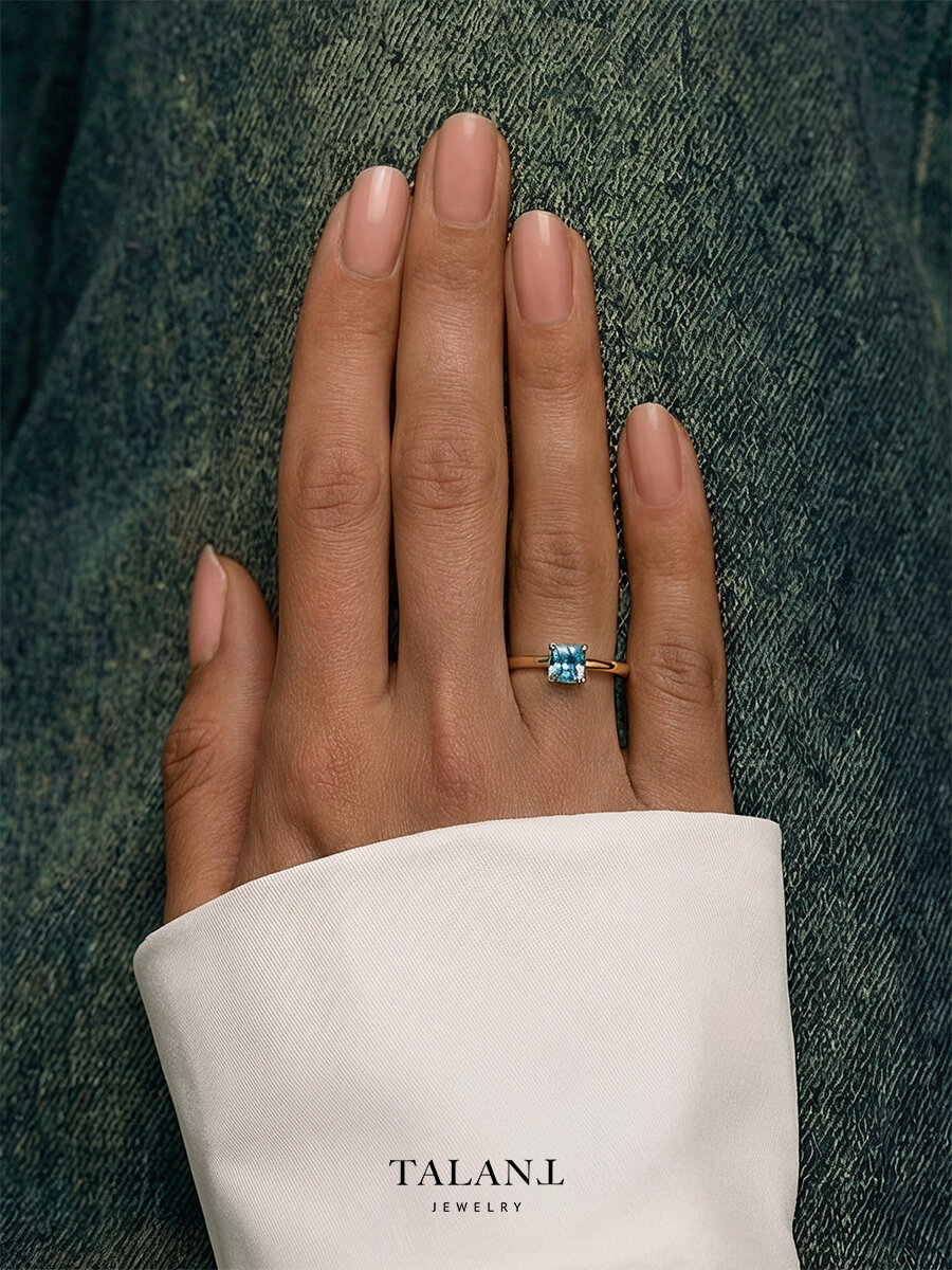 Кольцо тонкое, помолвочное, красное золото, 375 проба, фианит