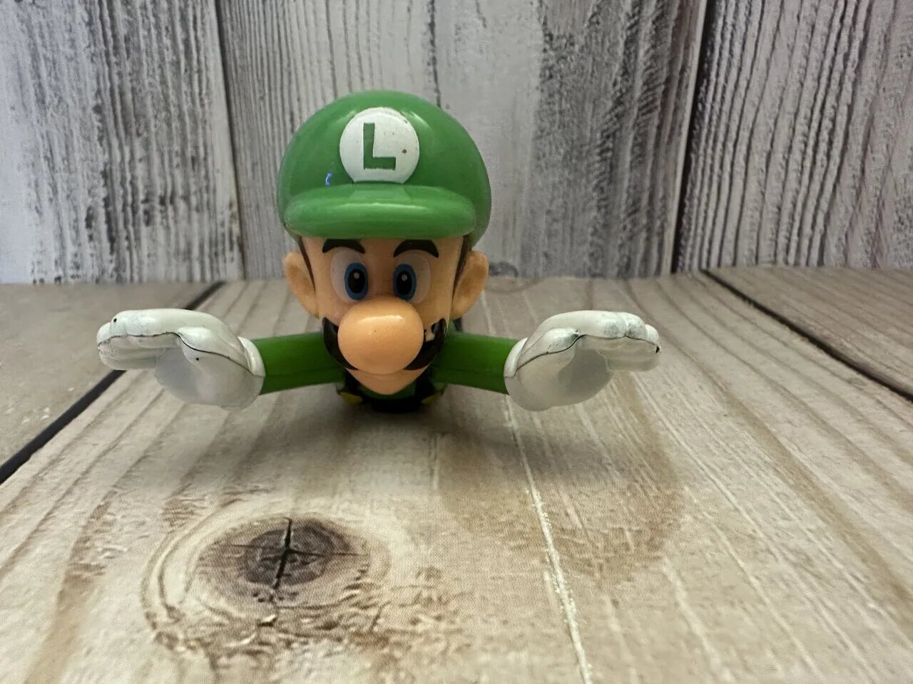 Игрушка Супер марио Луиджи винтаж из макдональдса коллекционный 2000 годы