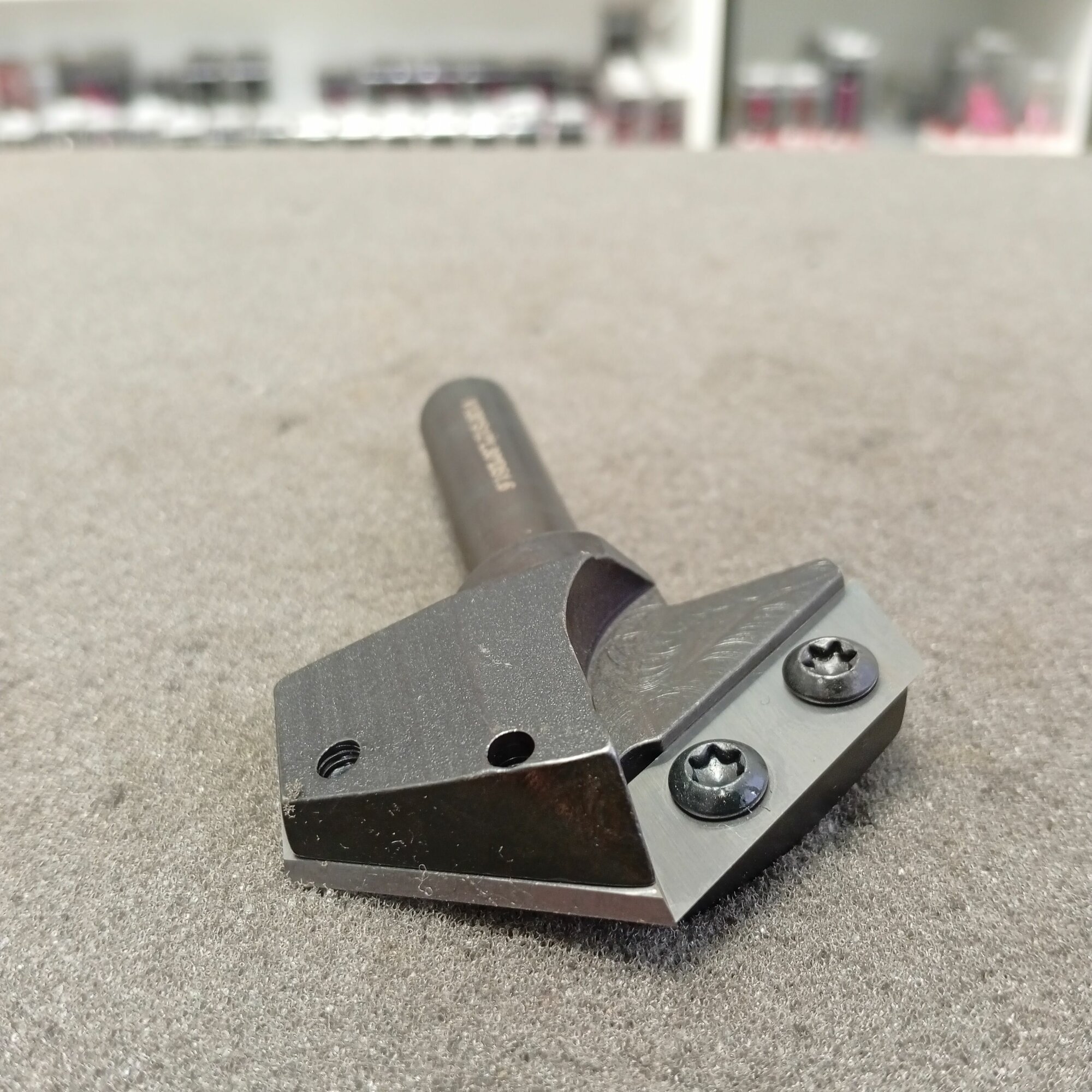 Фреза V-образная 120 градусов со сменными ножами усиленная хвостовик 12 мм D 51,6 мм l 30 мм хв.12мм