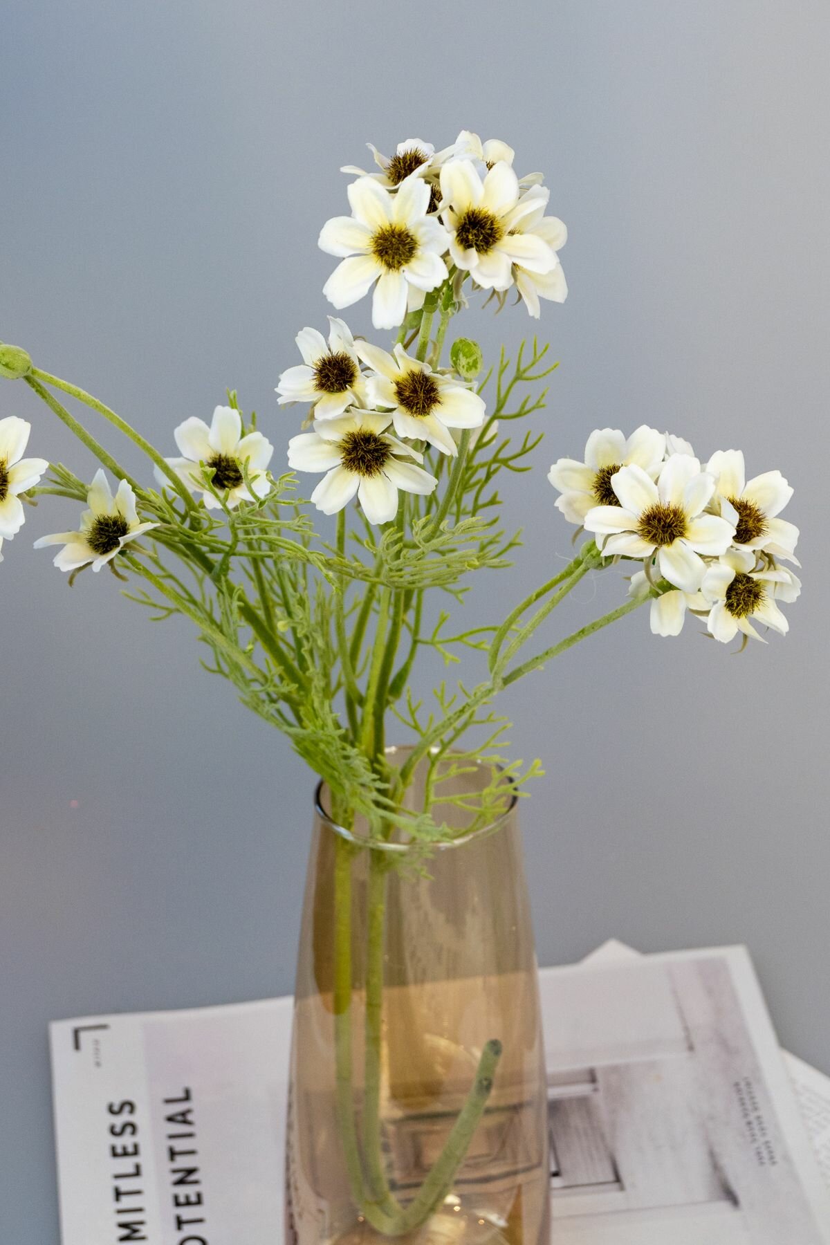 Искусственные цветы для декора интерьера премиум Букет мелкой кремовой космеи ромашки 2 ветки