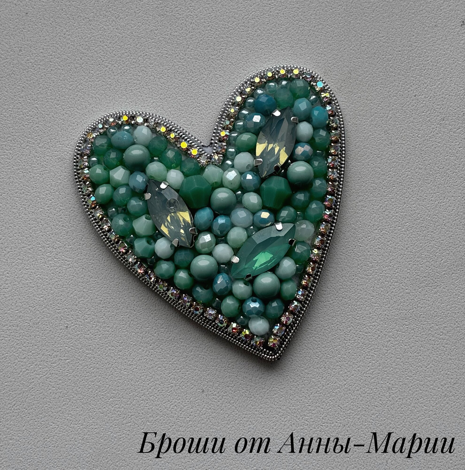 Брошь, стразы, бисер