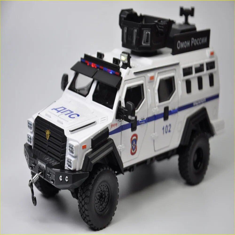 Бестселлер, масштабная модель бронеавтомобиля Sabertooth ДПС 1:24, белый — фото 1