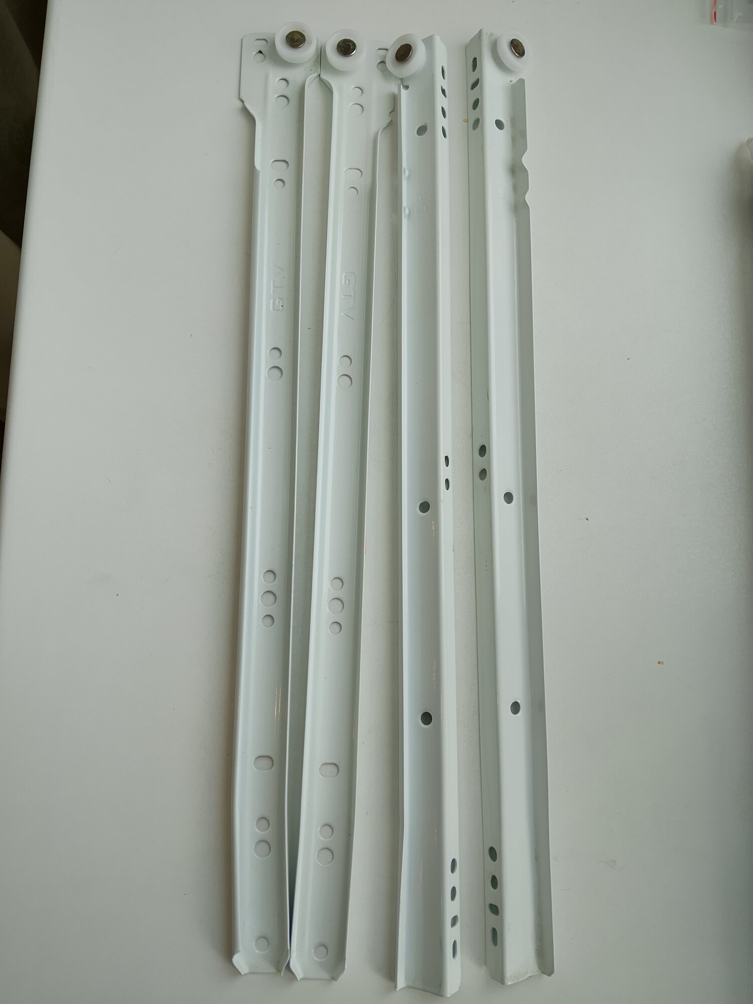 Направляющие для выдвижных ящиков роликовые белые 400мм.