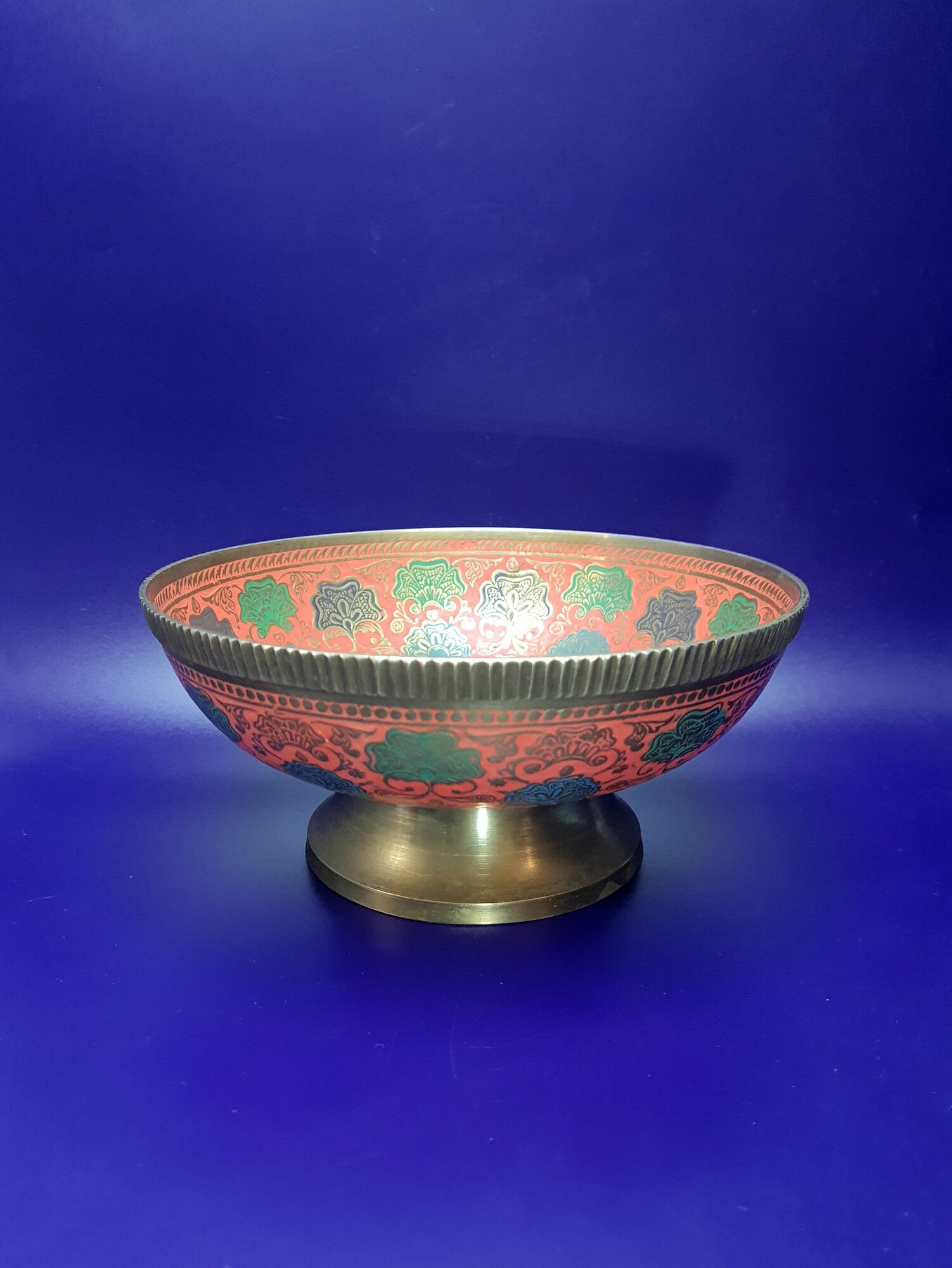 Винтажная ваза сервировочная на ножке, латунь, эмаль, 19,5 см, Индия, 60-70е