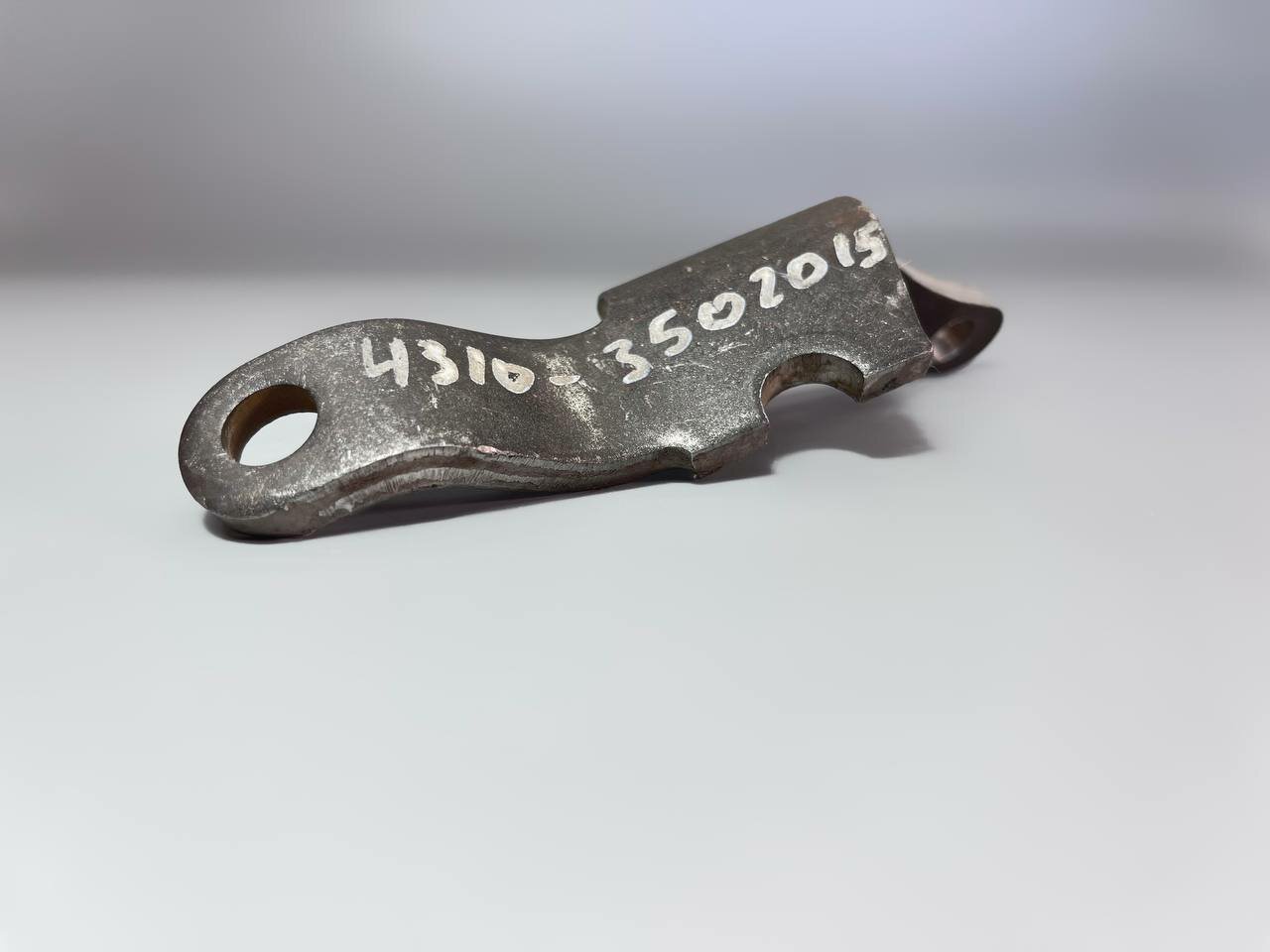 Кронштейн картера заднего моста для а/м Камаз, левый (производитель: ПАО КамАЗ; арт: 4310-3502015)