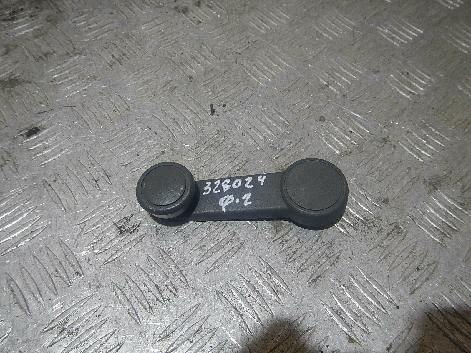 Б/У Ручка стеклоподъемника, Ford (Форд)-FOCUS 2 (05-08) FORD FOCUS 2 (05-08) Царапины 328024 FORD арт. 93BBF23342AD