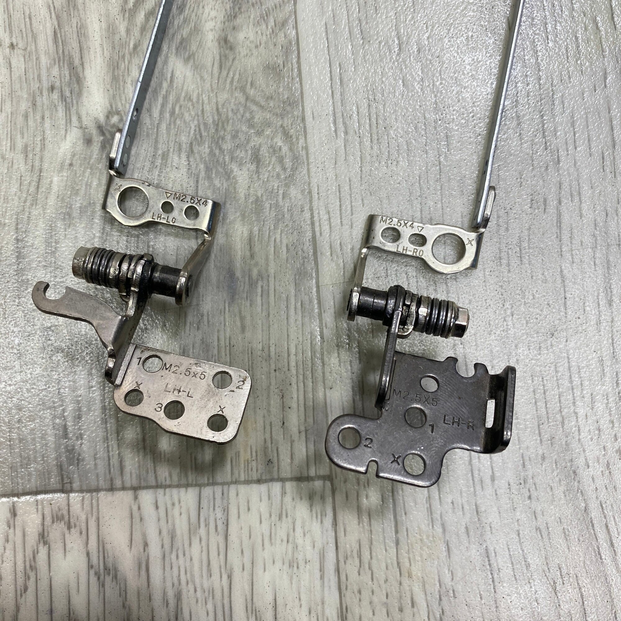 Петли Acer Aspire E1-521