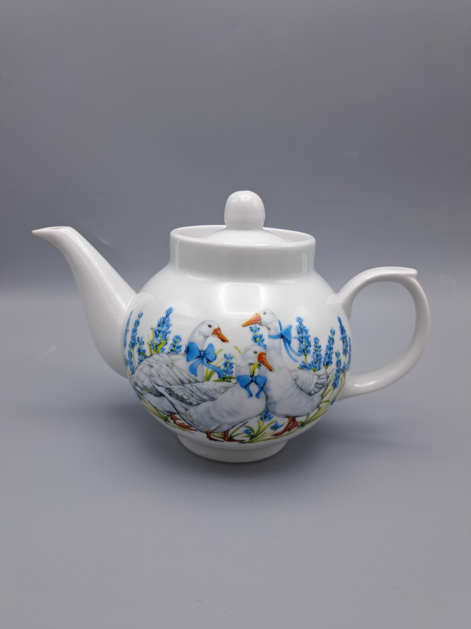 Чайник заварочный фарфоровый объем 700 мл. Дулево форма Рубин "Гуси"