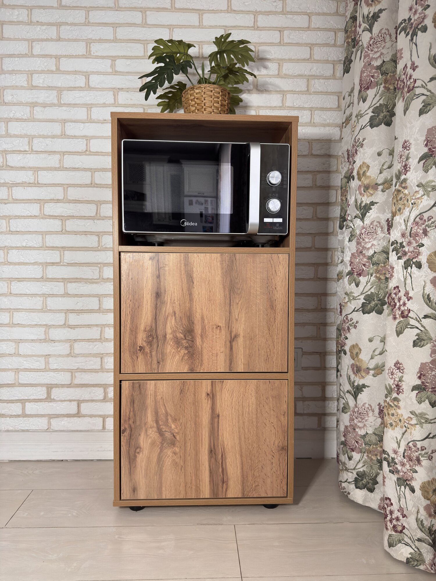 Шкаф-пенал напольный с Push-open системой открывания