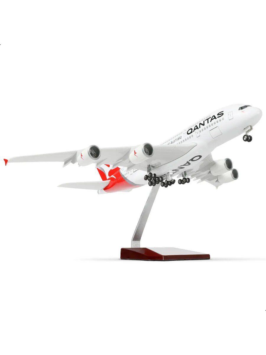 Airbus A380 Qantas 1/200 смола+металл с подставкой