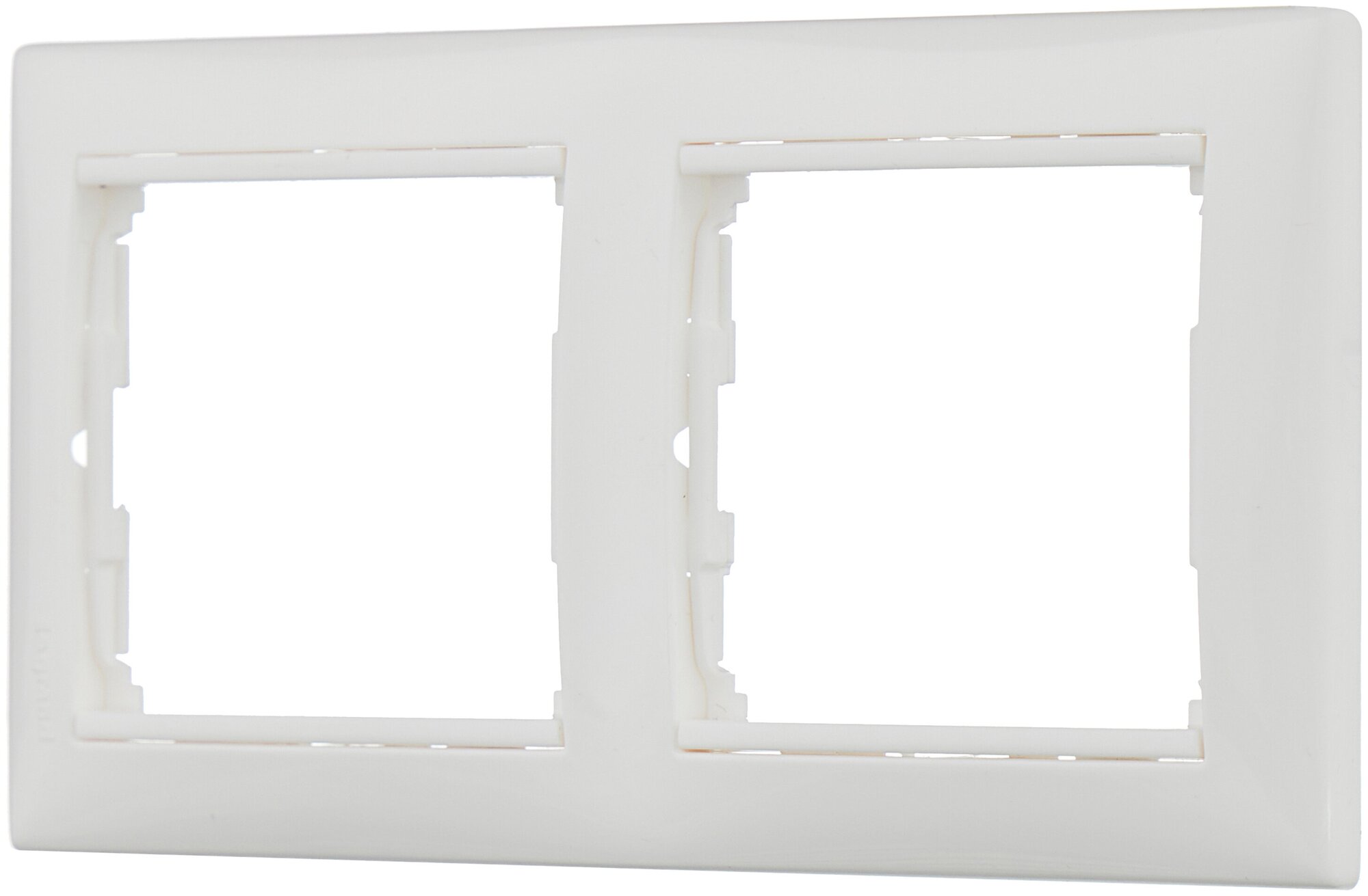 Рамка для розеток и выключателей LEGRAND VALENA Classic на 2 поста. Белая глянец. Арт. 774452