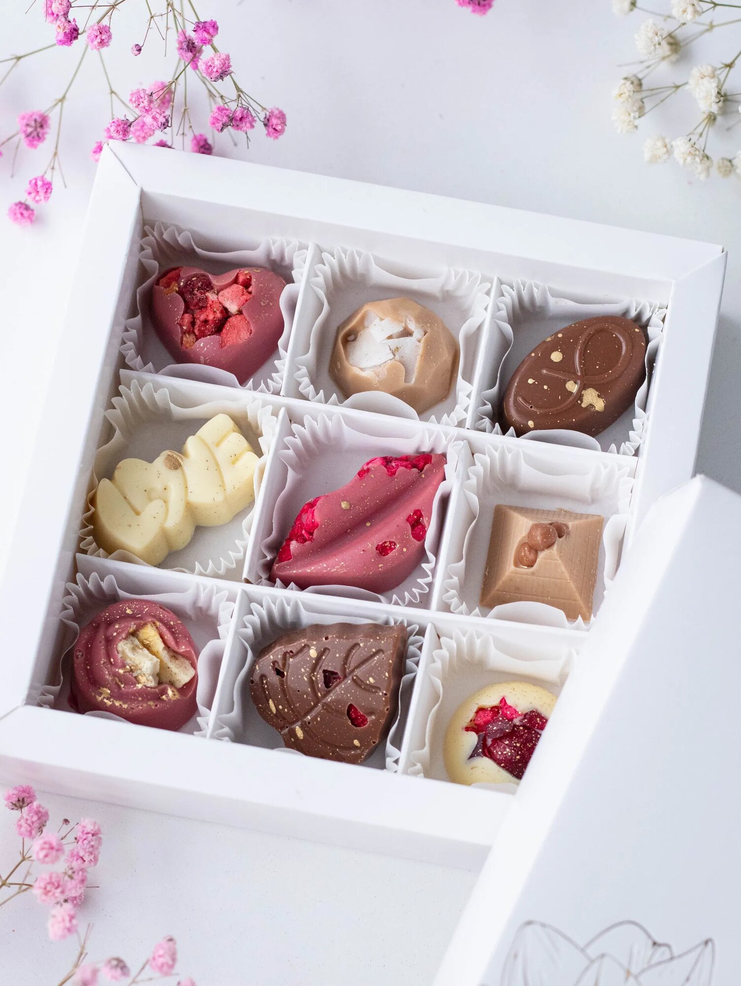 Шоколадные конфеты ручной работы с ягодами и фруктами в премиальной коробке, 9шт