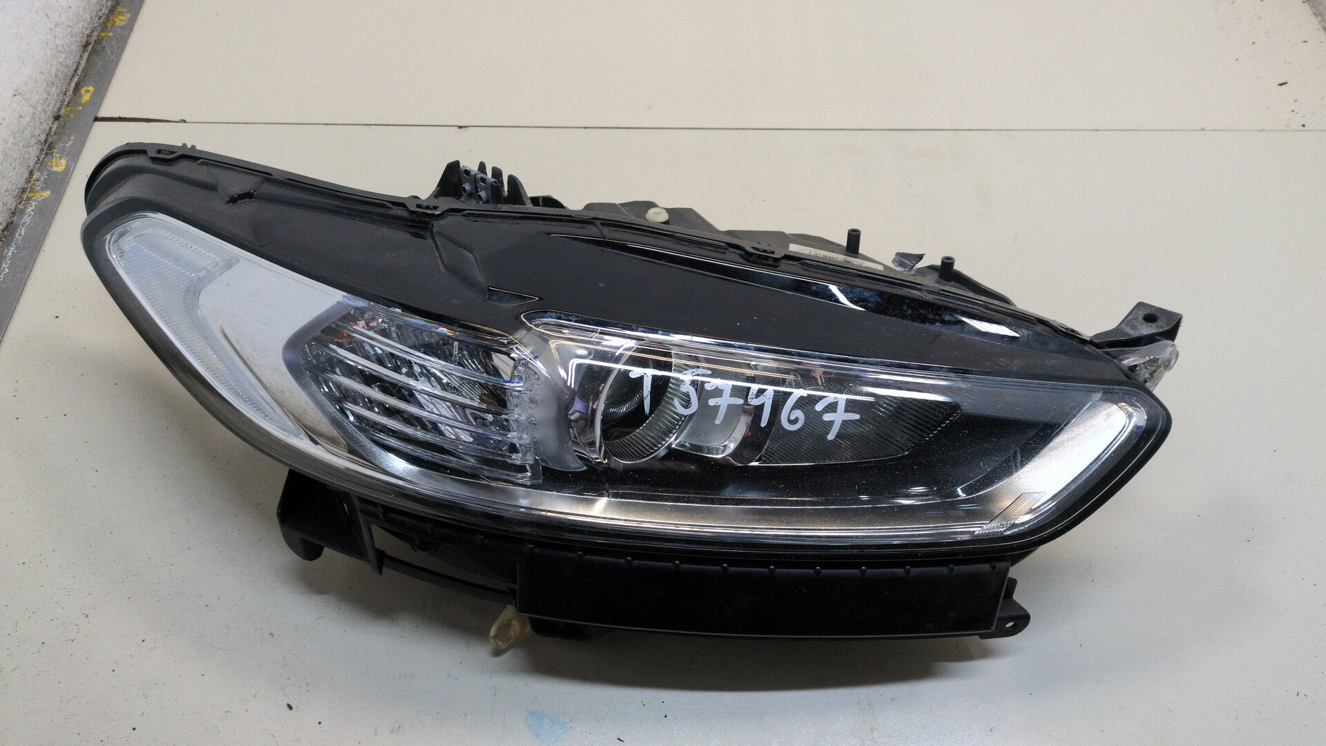 Фара (передняя) правая Ford Mondeo 5 Б/У