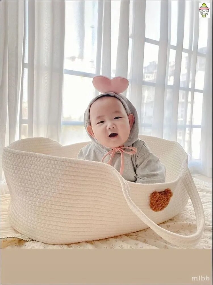 Эксклюзивная вязаная люлька для младенцев для девочек в белом цвете