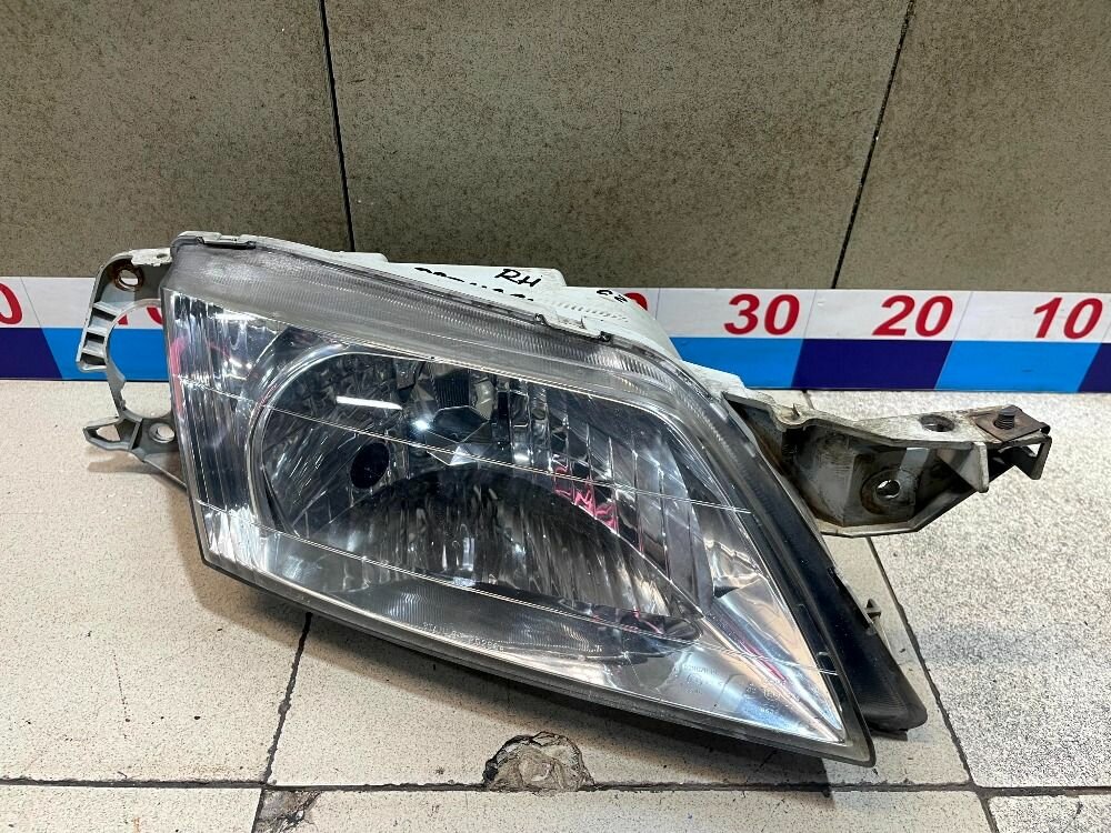 Фара правая Mazda Premacy