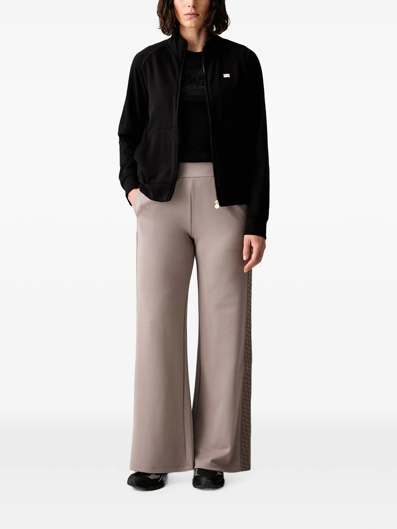 Куртка EA7 EMPORIO ARMANI Logo-plaque raglan-sleeve jacket, размер 46 — фото 1