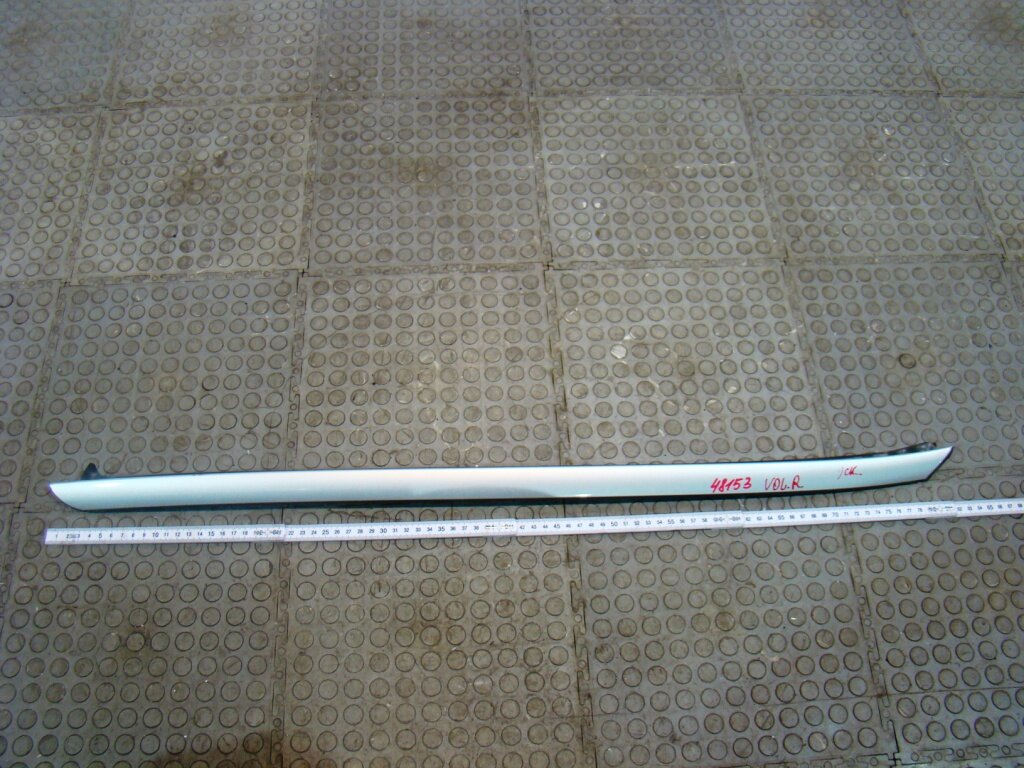 Volvo XC60 Молдинг лобового стекла правый 39803246