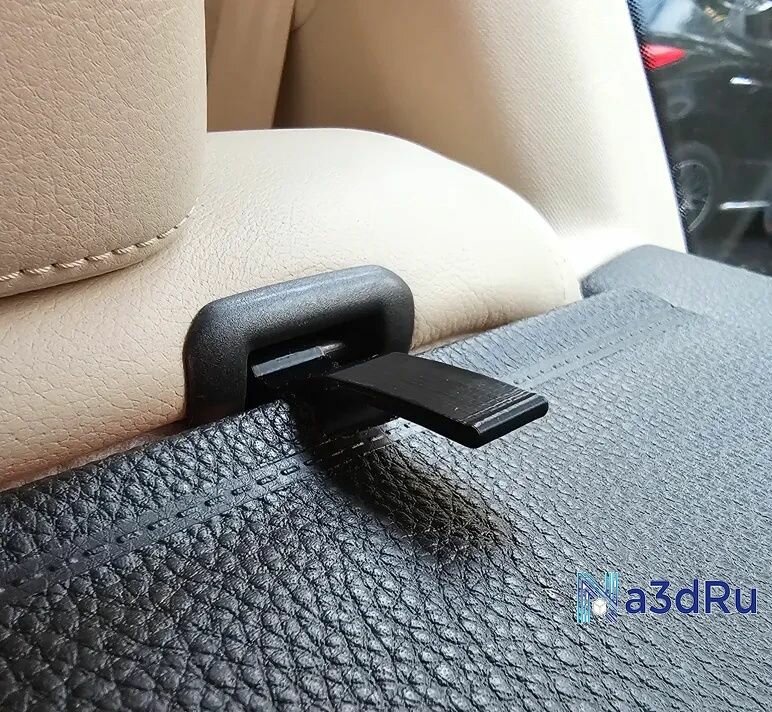 Крепление (фиксатор) шторки багажника Volkswagen Touareg 7P