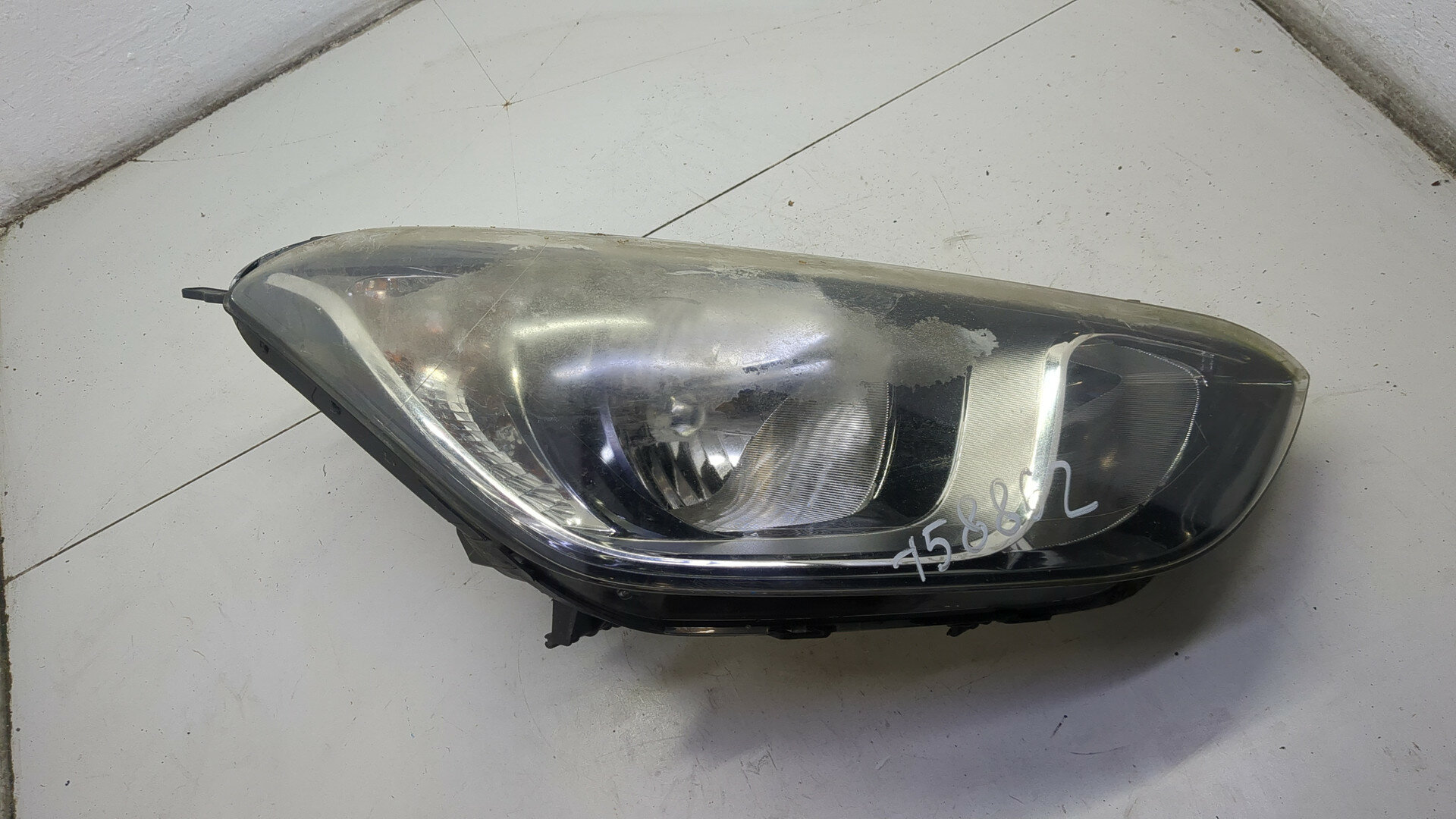 Фара (передняя) правая Hyundai i20 Б/У