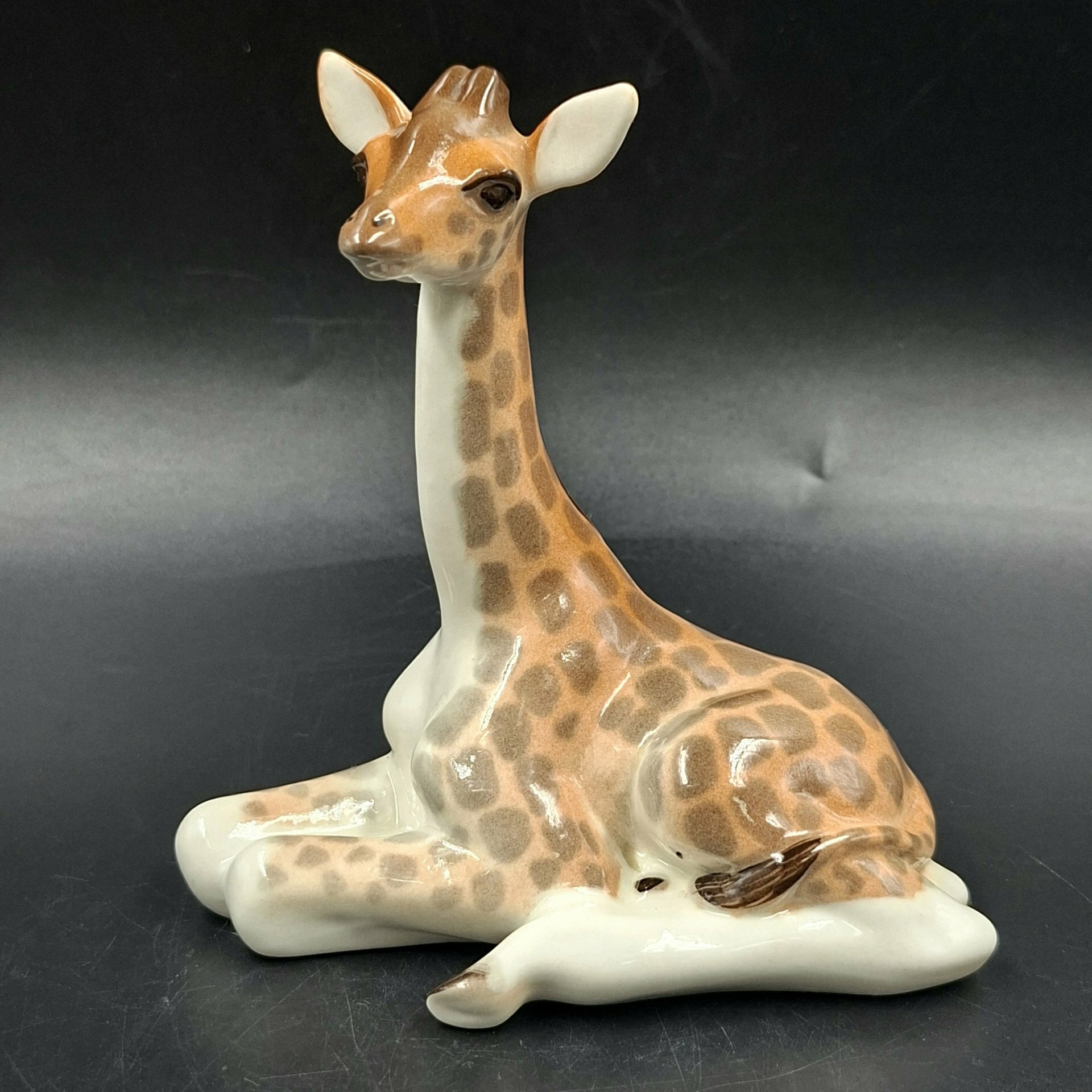 Статуэтка "Жираф", скульптор П. П. Веселов, фарфор, аэрография