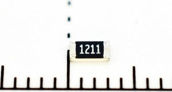 Vishay CRCW12061K21FKTABC Резистор толстопленочный, SMD, 1206, 1,21кОм, 0,25Вт, 1П, -55-125 град. C, 1шт