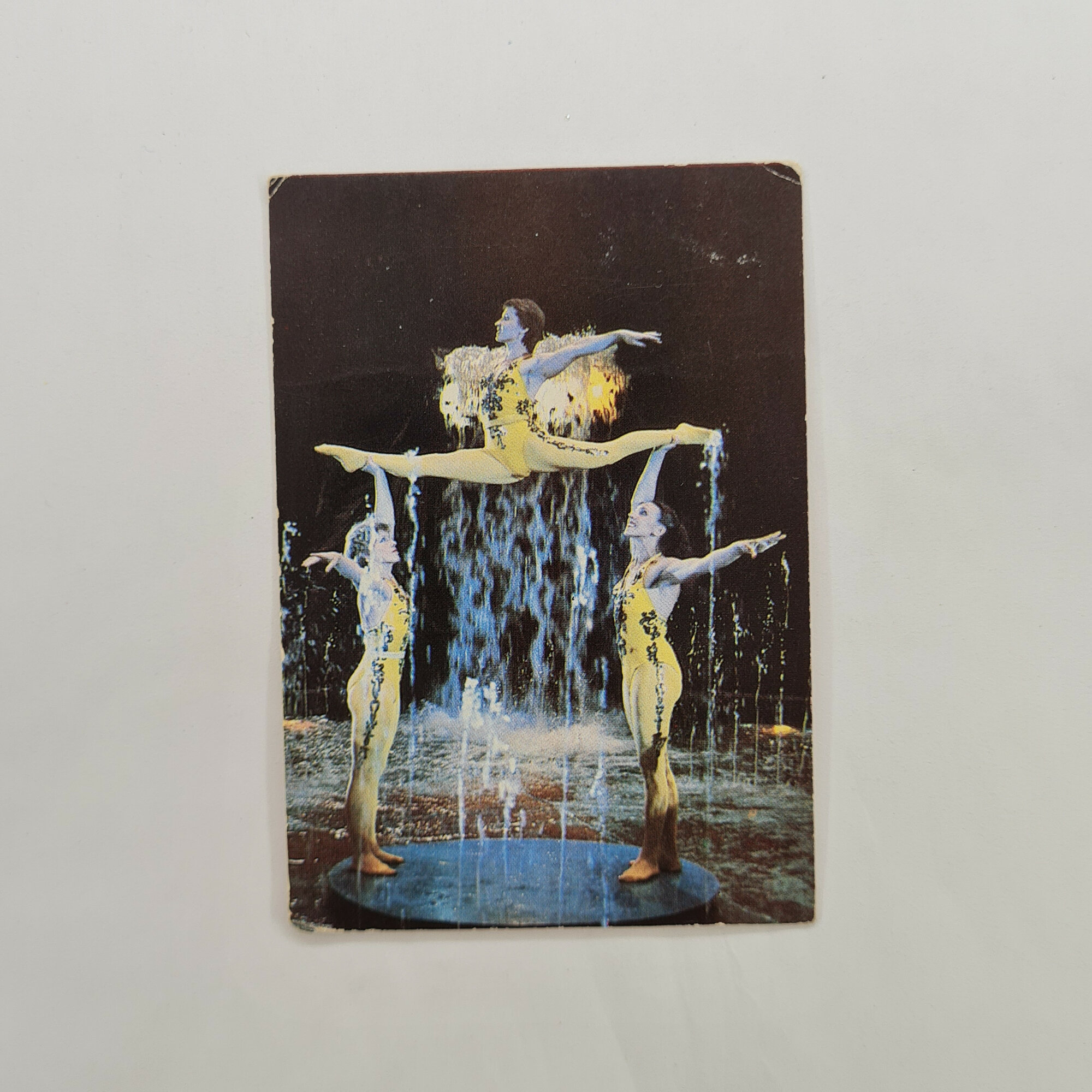 Карманный календарик 1987. Выступление цирковых артистов с фонтанами воды. Календарь винтажный