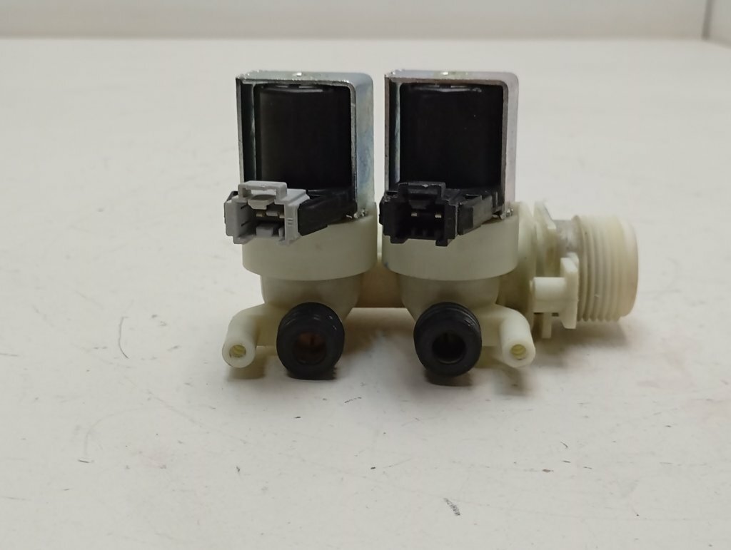 IWUB4085CIS кт59 Клапан подачи воды для стиральной машины Indesit W16001667805 б/у