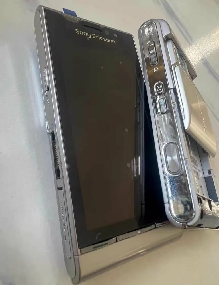 Sony Ericsson Мобильный телефон, серебристый