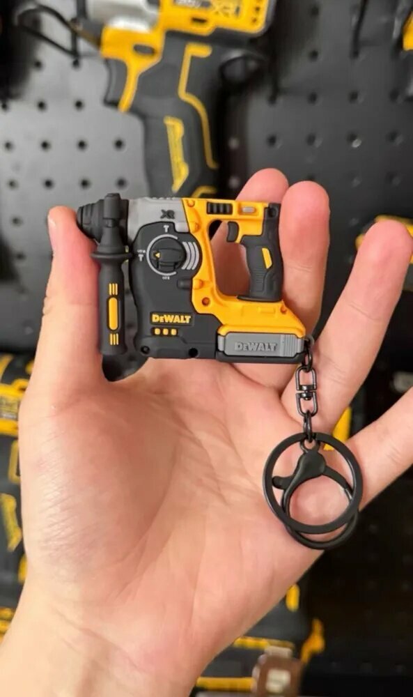 Брелок DeWalt DCH273. Брелок-модель ограниченной серии перфоратора