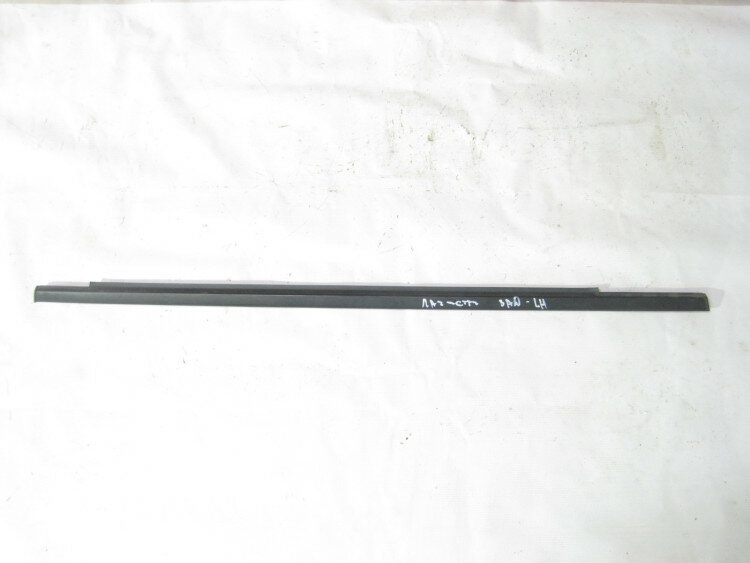 Уплотнитель стекла двери задней левой наружный 96548228, 96801692 Chevrolet Lacetti J200