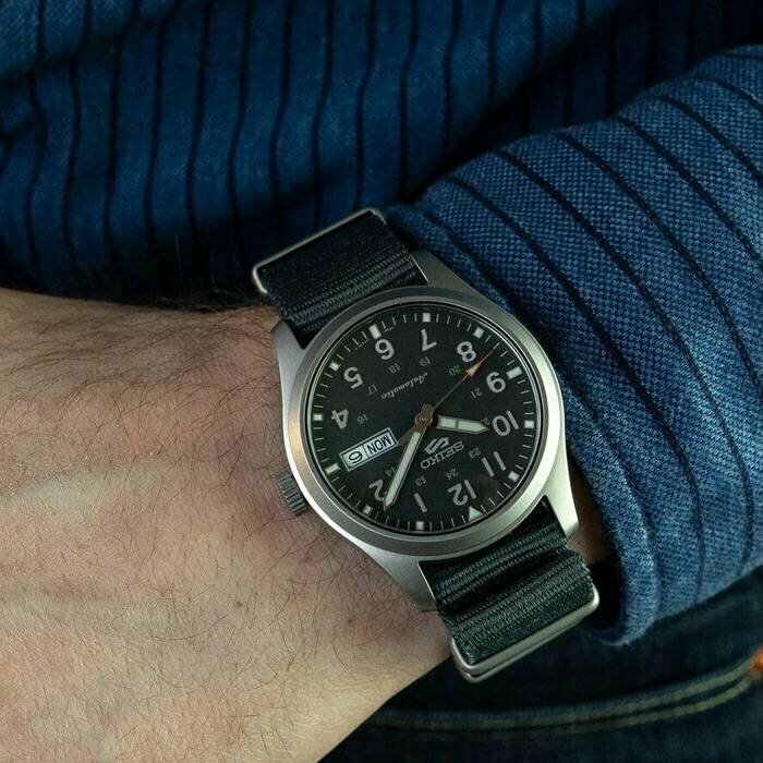 Наручные часы SEIKO 5 Sports, серый — фото 1