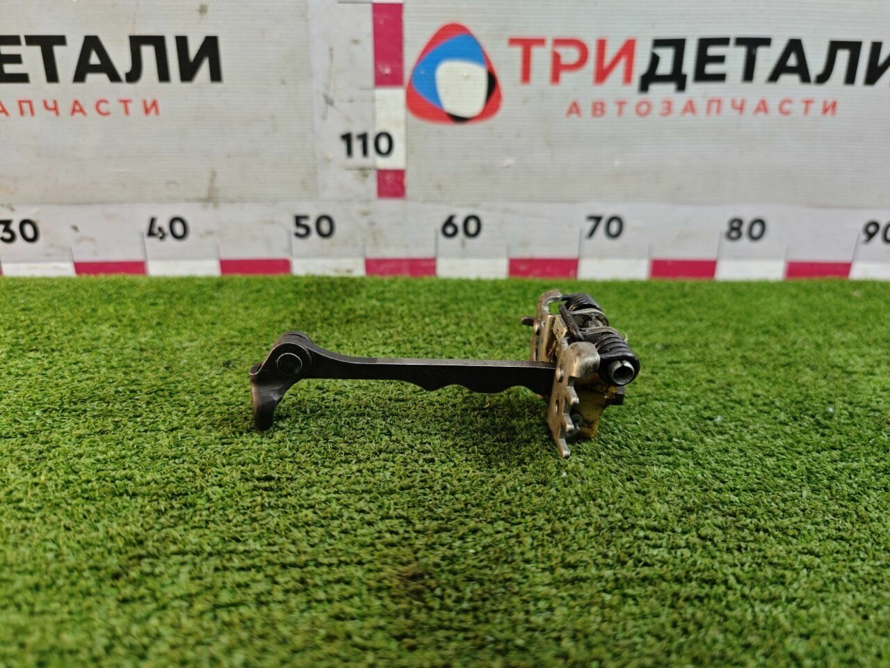 Ограничитель двери Renault Megane 1.5 K9KF830 2009 перед. лев. (б/у)