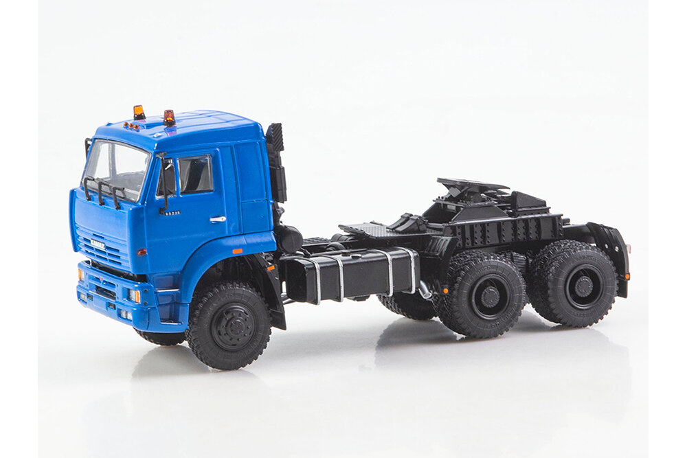 Модель коллекционная КАМАЗ KAMAZ-65225 седельный тягач / KAMAZ-65225 синий
