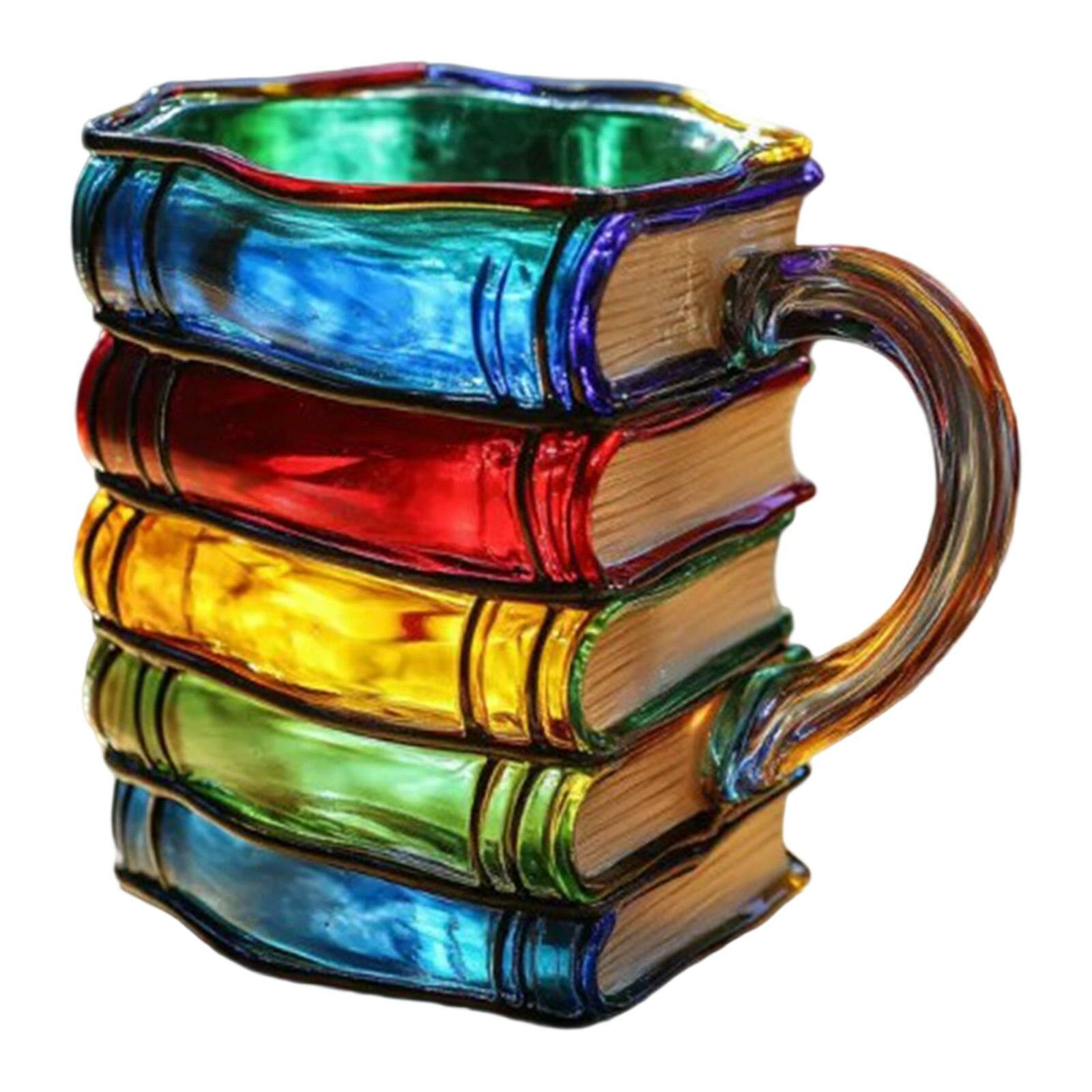 Кружка для кофе "Стопка книг" с рисунком в виде расписной книги для членов книжного клуба писателей.