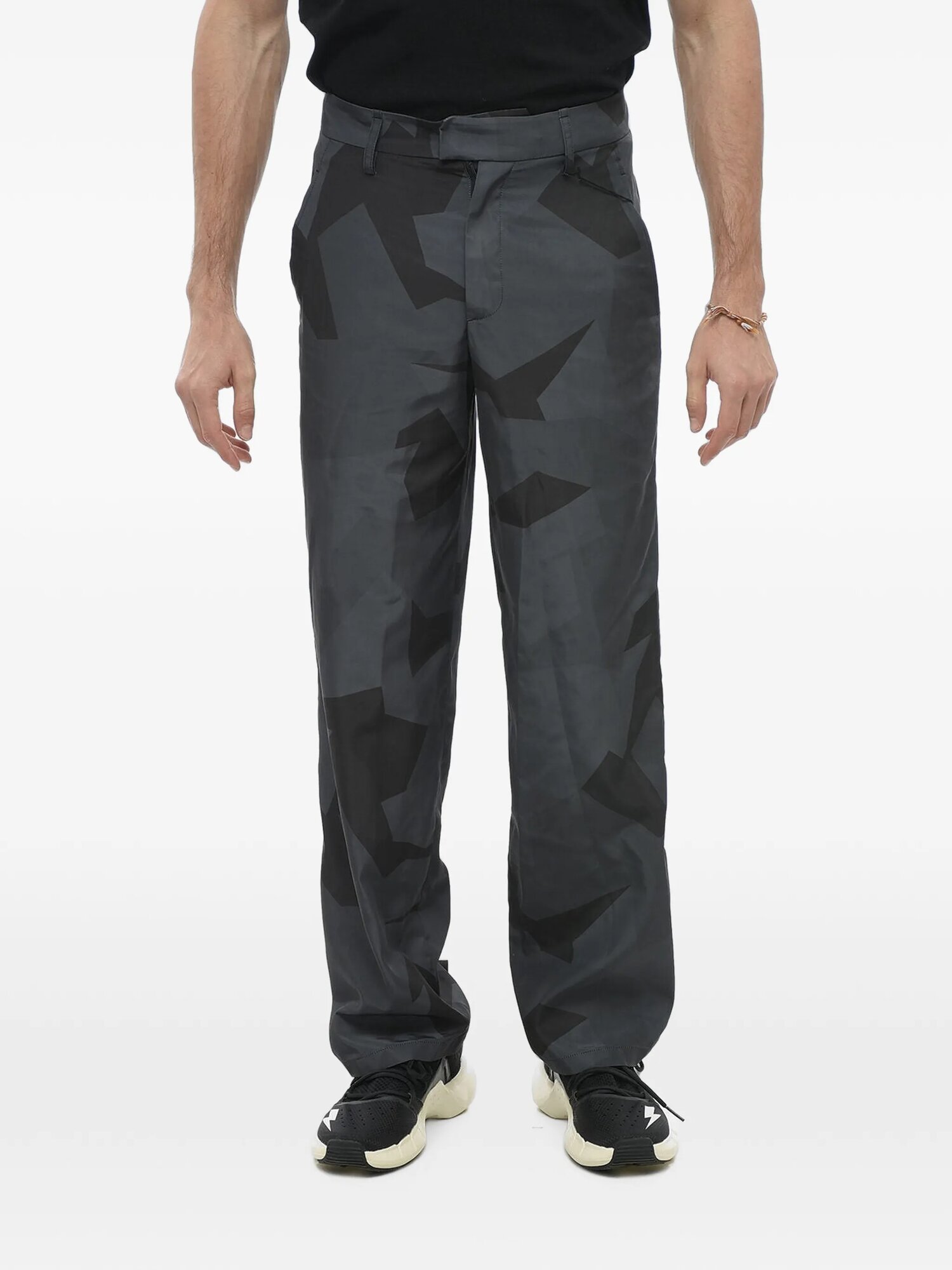 Брюки Liam camouflage-print trousers