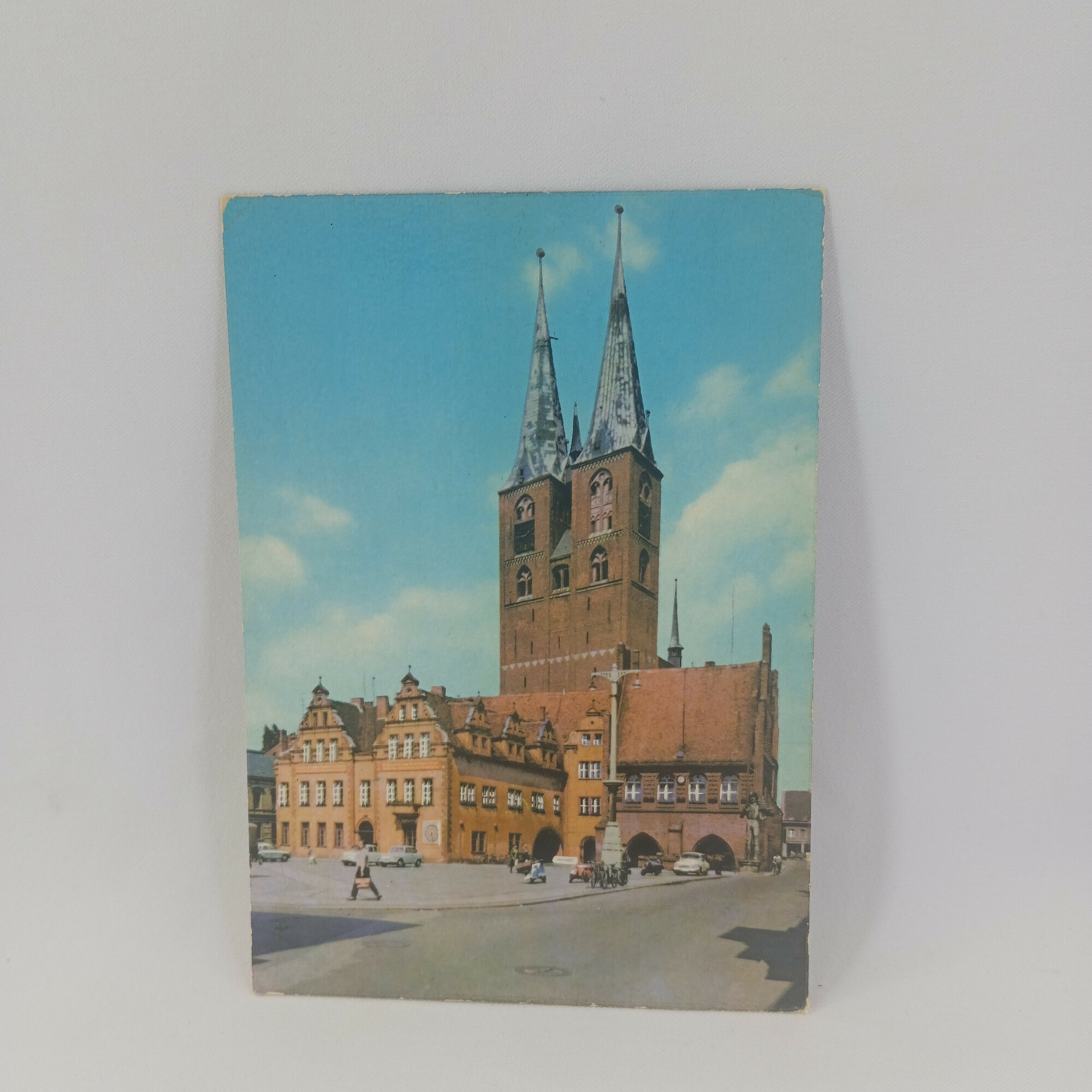 Открытка старинная. Штендаль, городская площадь с ратушей и исторической застройкой Германии