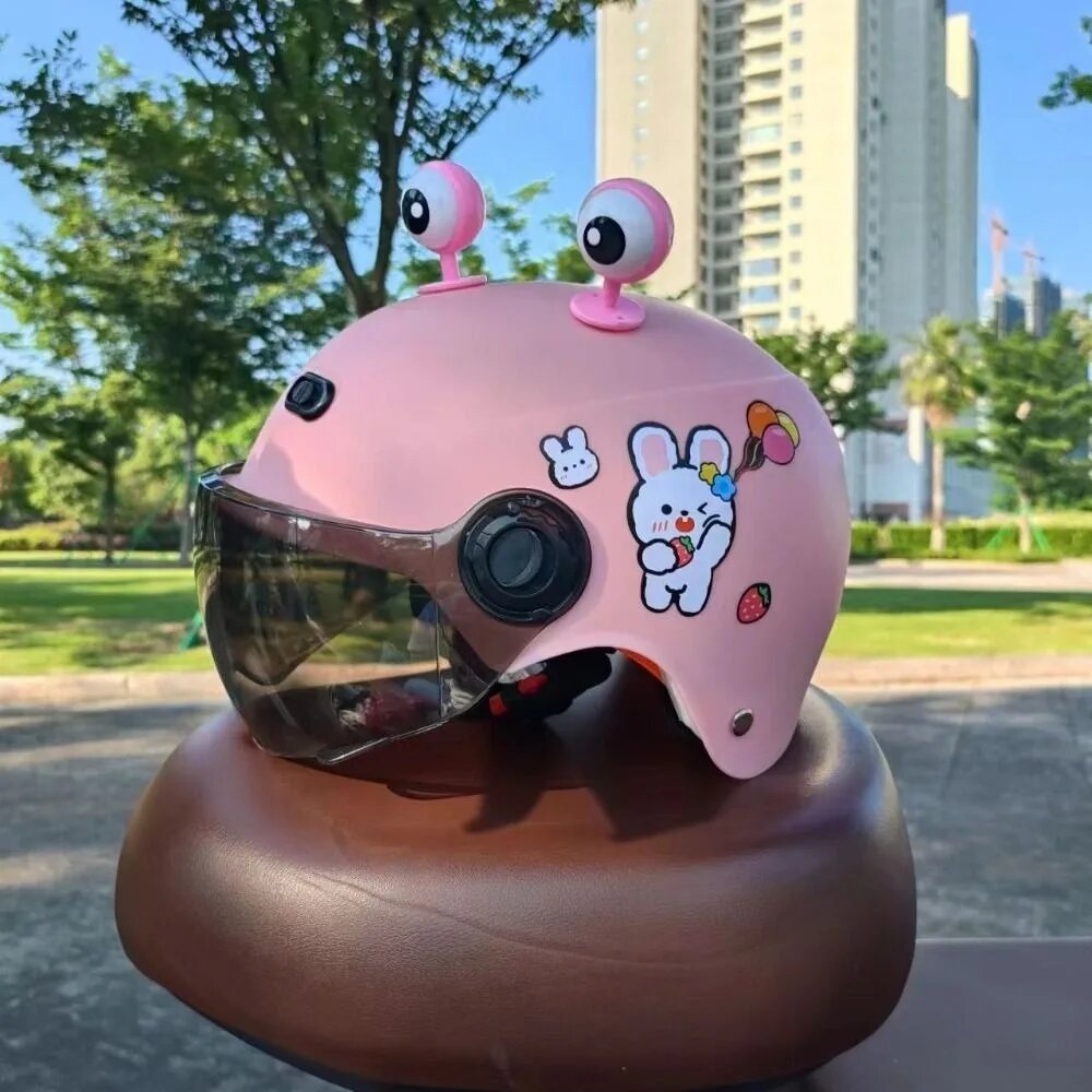 Розовый детский шлем Pink B с визором и глазками