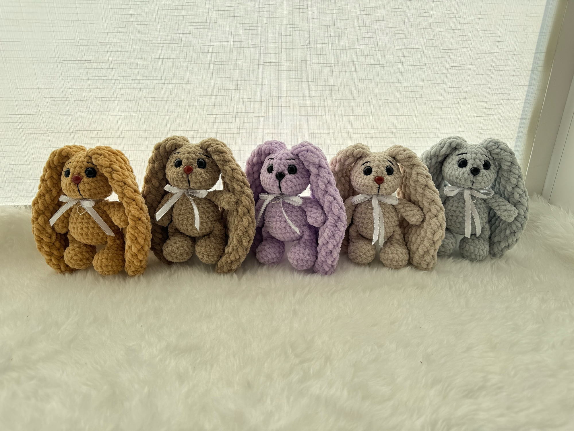 Вязанные игрушки зайка