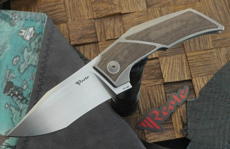 Складной нож Reate Knives T3500, сталь M390, ручной сатин, рукоять титан/микарта