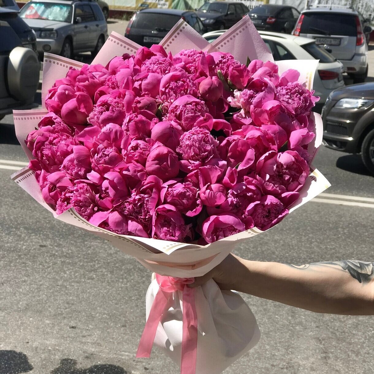 Букет Rybe-Flowers "Пион", монобукет, 51 яркий пион, розовый