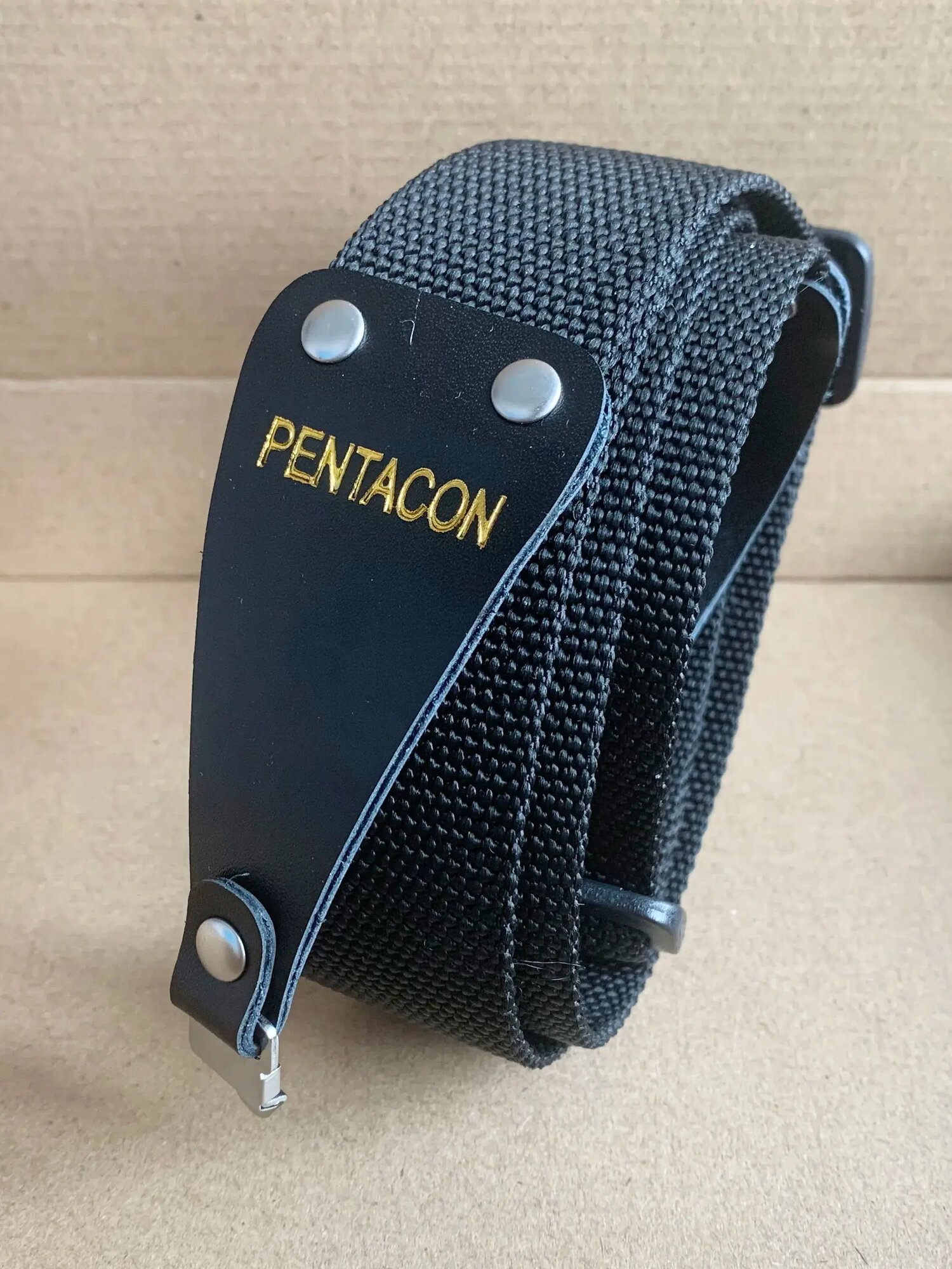 Кожаный ремень для Pentacon six P6