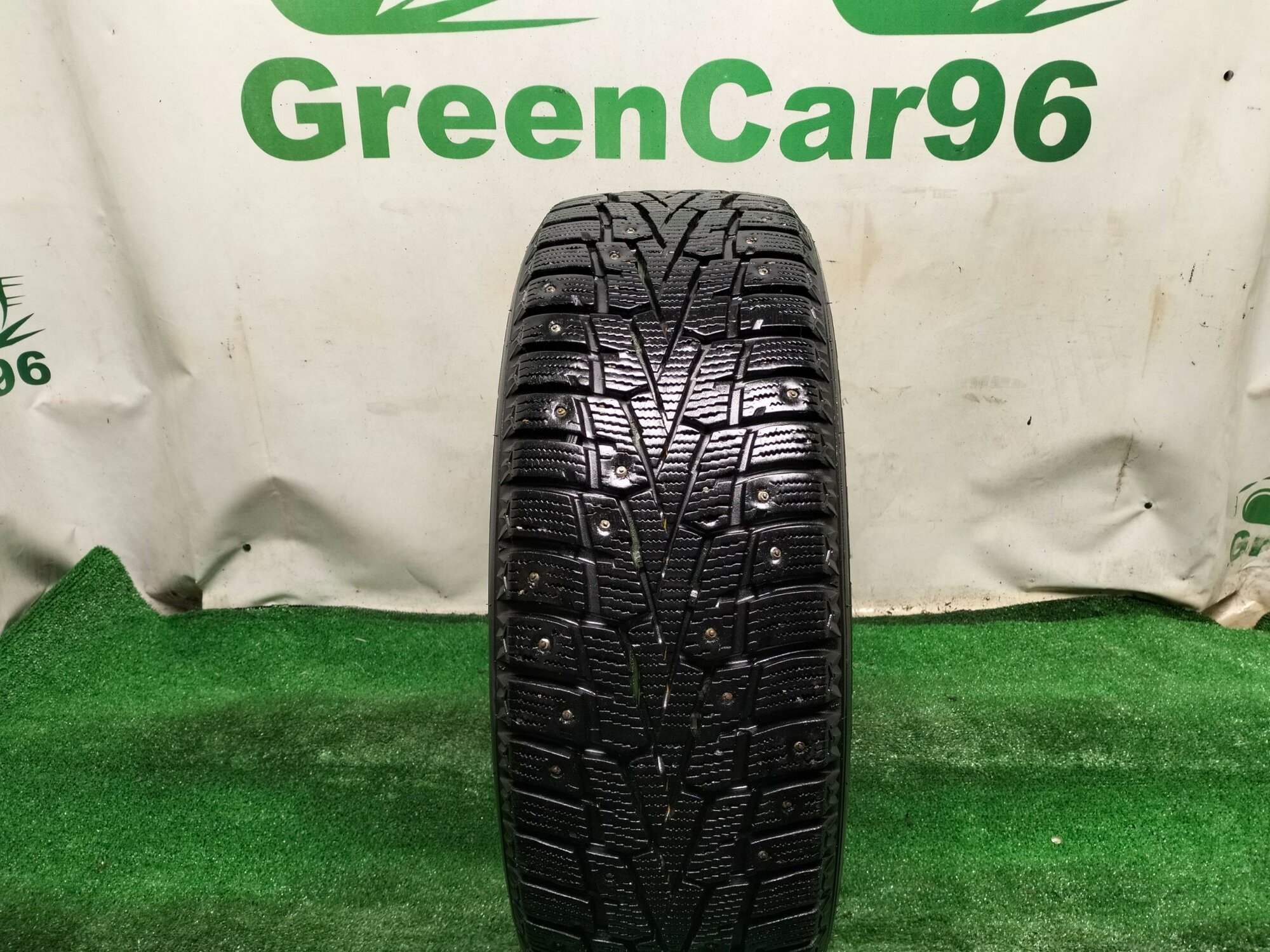 Зимние шины Roadstone Winguard WinSpike 185/60 R15 20% износ CHC020168